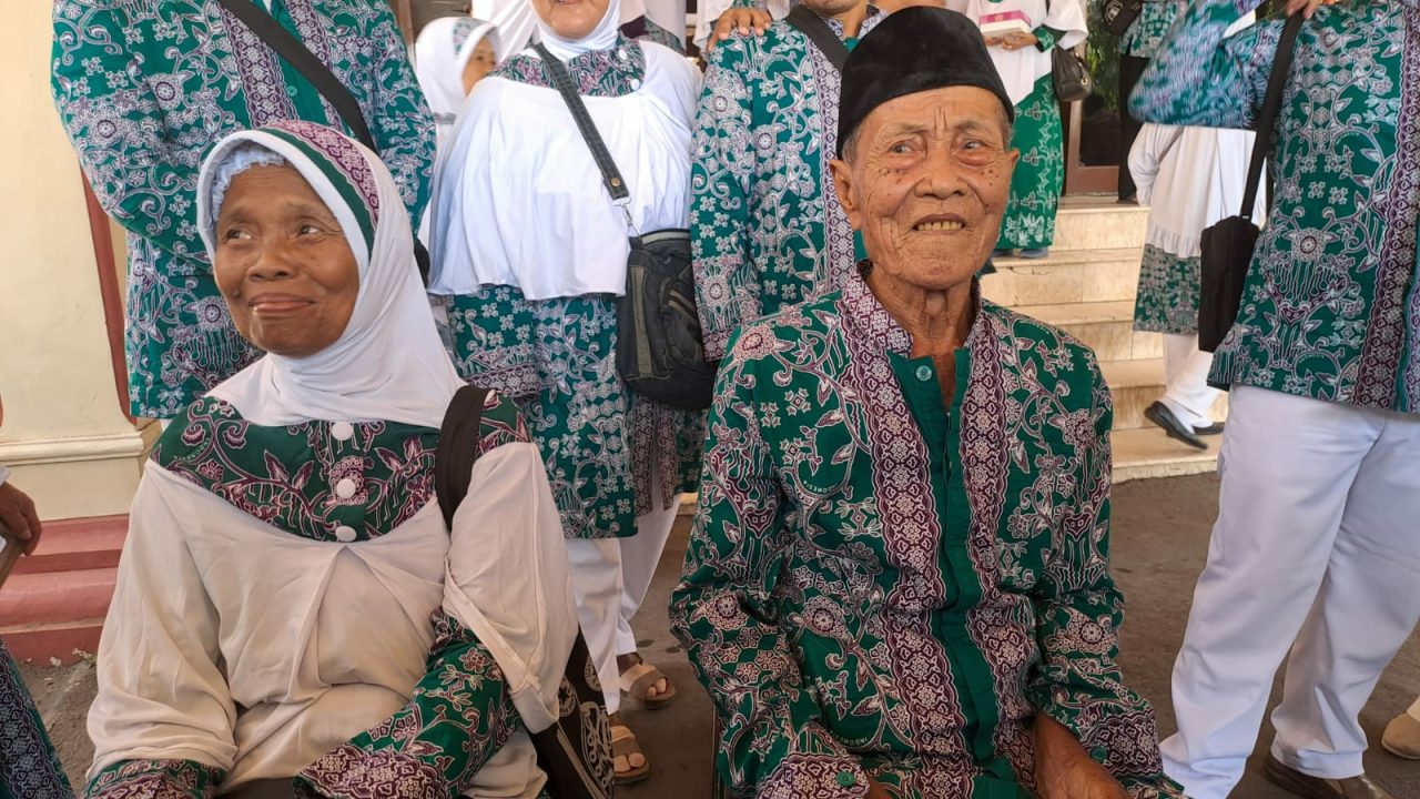 ABAS JAMA’AH HAJI TERTUA TAHUN INI DARI KAB.TEGAL BERUSIA 100 TAHUN LEBIH – Sisi Lain Kab. Tegal